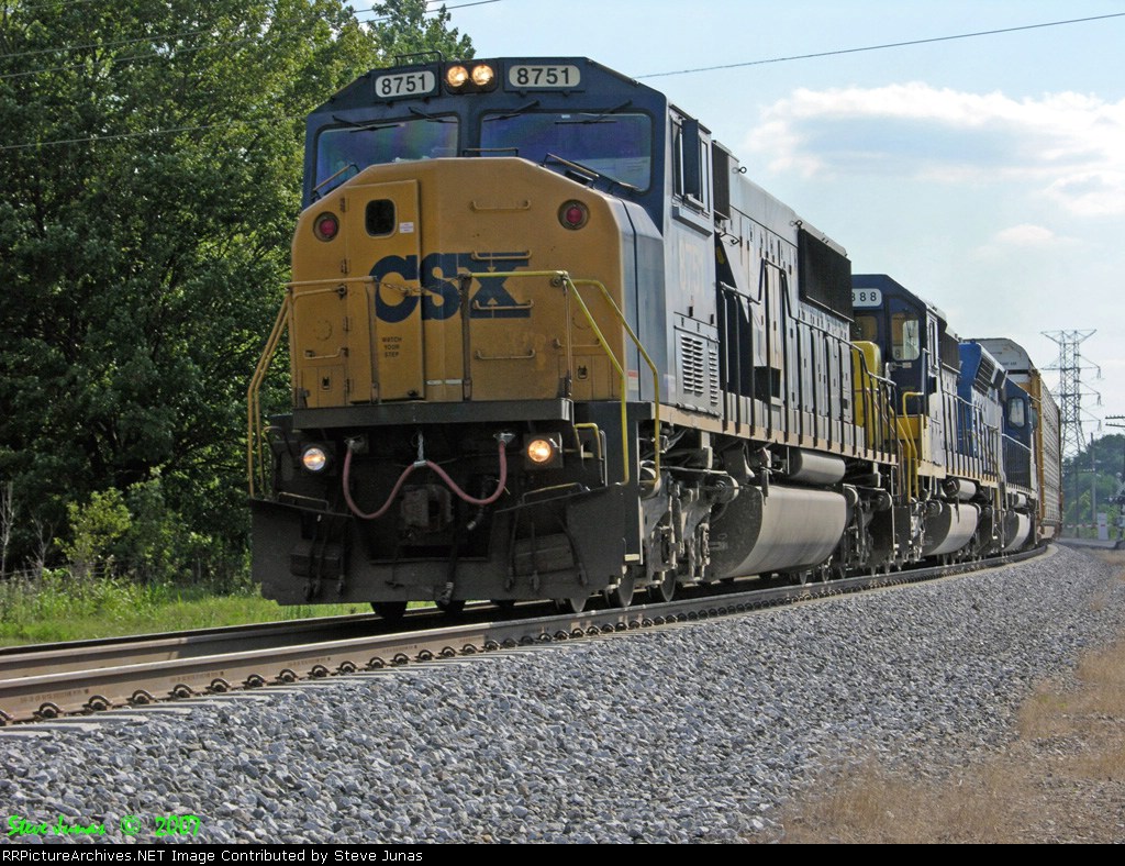 CSX 8751,8888 Q526